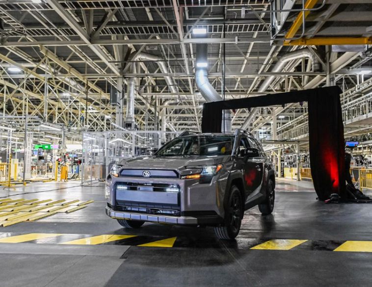 Toyota starts Canadian production of the all-new 6th generation RAV4 ...